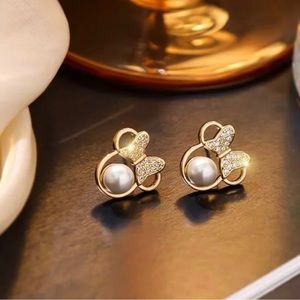 Disney | Jewelry | The Classic Minnie Mouse Pearl | Poshmark